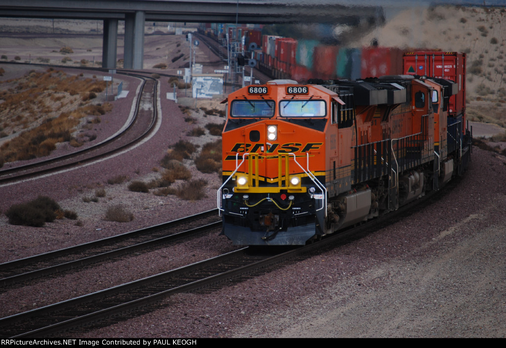 BNSF 6806 Leads a Double Stack Intermoadal out off the BNSF Barstow yard on Main 2 towards LA.
